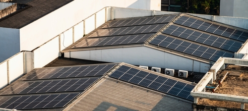 Proyek PLTS Pabrik & Manufaktur: Solusi Solar Panel Industri